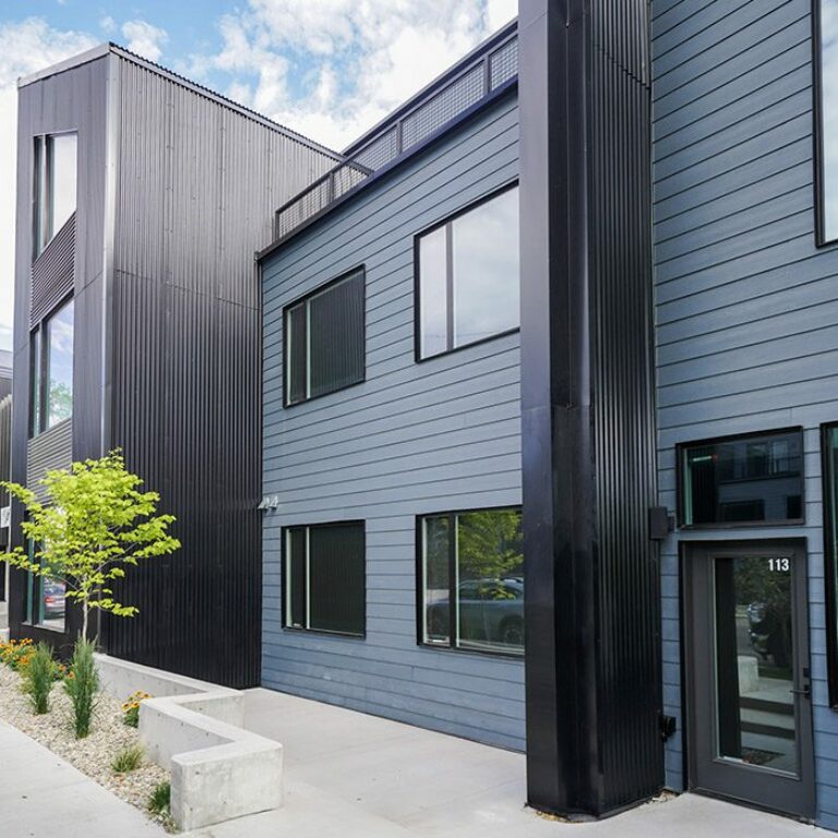 See Our Luxury Apartments & Community Spaces | Izzy Apartments